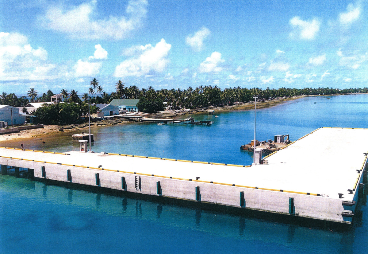 海外 施工事例写真(コラムストッパー) | 『未来航路株式会社』港湾・漁港用製品（車止め・縁金物・標示灯）、エコボート、トランポリン ...